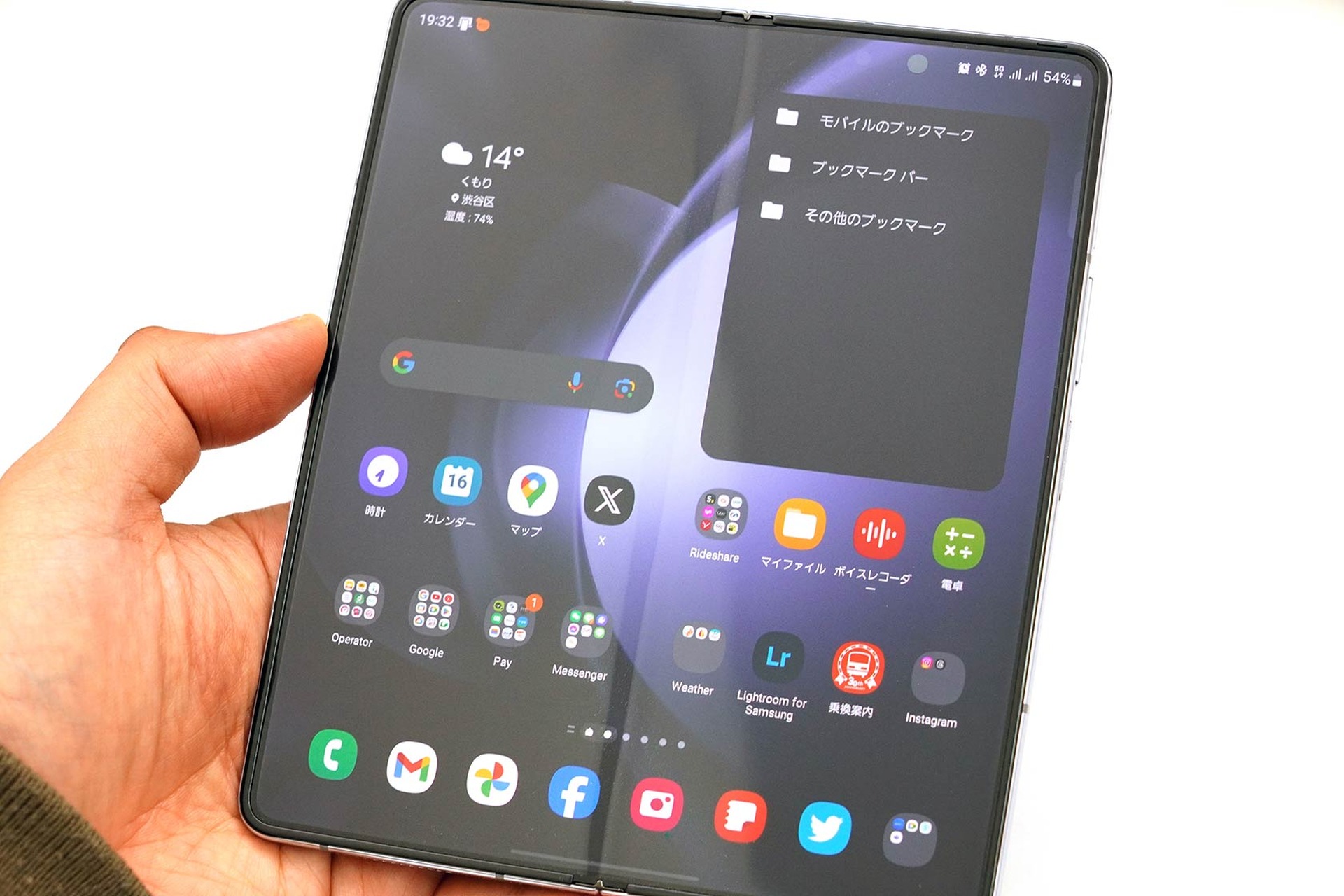 25万円の折り畳みスマホを落下破損した顛末。ドコモsmart 25万円の折り畳みスマホを落下破損した顛末。ドコモsmart